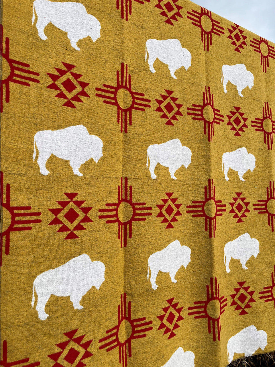 Buffalo Cross White Buffalo Mustard Throw – Wanuskewin Collective
